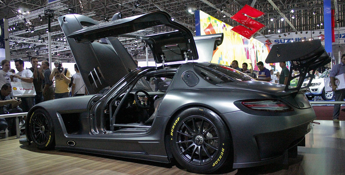 Mercedes SLS AMG GT3 - Premium race car or robot in disguise?